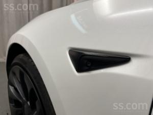White Tesla Model 3 2021 in Riga, with an engine capacity of 0.00 L and mileage of 103 thousand km for 26990 €, photo 16 on AUTOMOTO.COM.LV
