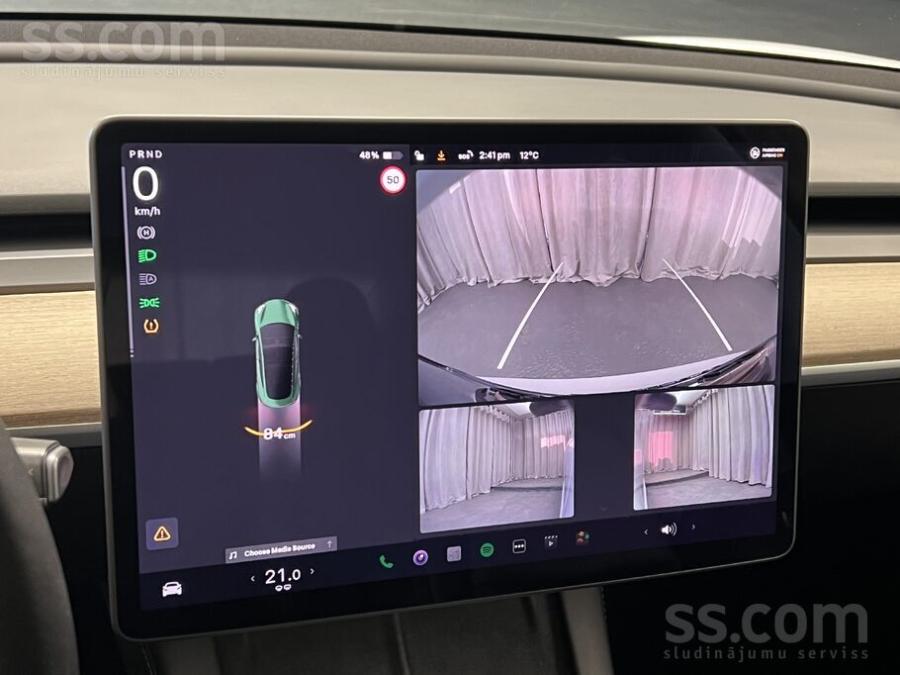 White Tesla Model 3 2021 in Riga, with an engine capacity of 0.00 L and mileage of 103 thousand km for 26990 €, photo 17 on AUTOMOTO.COM.LV