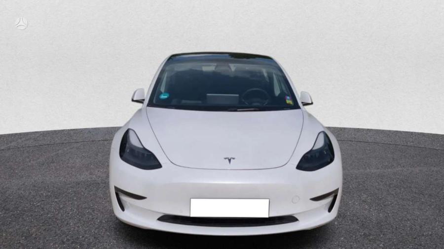 White Tesla Model 3 2021 in Vilnius, with an engine capacity of 0.00 L and mileage of 150 thousand km for 25000 €, photo 3 on AUTOMOTO.COM.LV