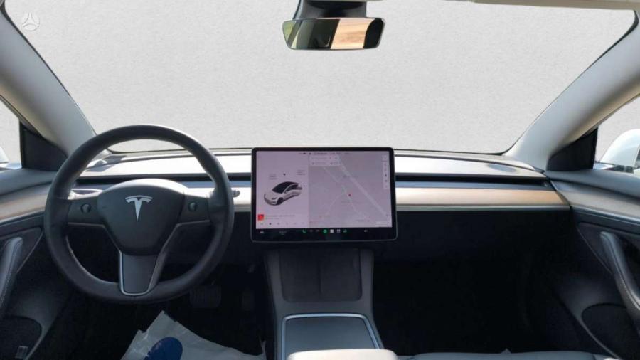 White Tesla Model 3 2021 in Vilnius, with an engine capacity of 0.00 L and mileage of 150 thousand km for 25000 €, photo 13 on AUTOMOTO.COM.LV