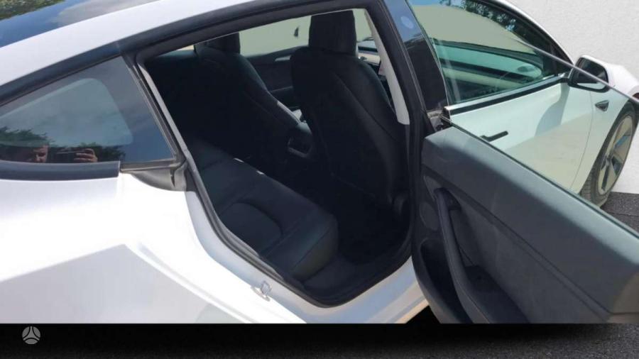 White Tesla Model 3 2021 in Vilnius, with an engine capacity of 0.00 L and mileage of 150 thousand km for 25000 €, photo 16 on AUTOMOTO.COM.LV