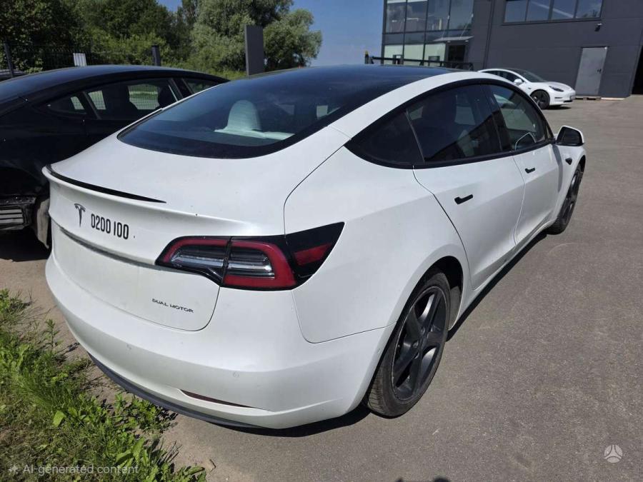 Balts Tesla Model 3 2021 Viļņa, ar dzinēja tilpumu 0.00 L un nobraukumu 240 tūkst. km par 9999 €, foto 5 vietnē AUTOMOTO.COM.LV