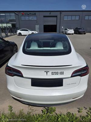 Balts Tesla Model 3 2021 Viļņa, ar dzinēja tilpumu 0.00 L un nobraukumu 240 tūkst. km par 9999 €, foto 6 vietnē AUTOMOTO.COM.LV