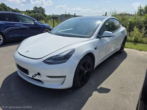 White Tesla Model 3 2021 in Vilnius, with an engine capacity of 0.00 L and mileage of 240 thousand km for 9999 €, photo  on AUTOMOTO.COM.LV