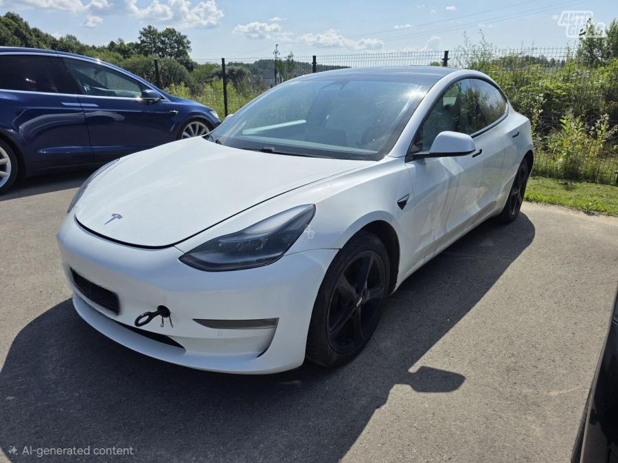 White Tesla Model 3 2021 in Vilnius, with an engine capacity of 0.00 L and mileage of 240 thousand km for 9999 €, photo 1 on AUTOMOTO.COM.LV