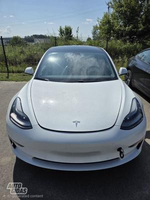 White Tesla Model 3 2021 in Vilnius, with an engine capacity of 0.00 L and mileage of 240 thousand km for 9999 €, photo 3 on AUTOMOTO.COM.LV