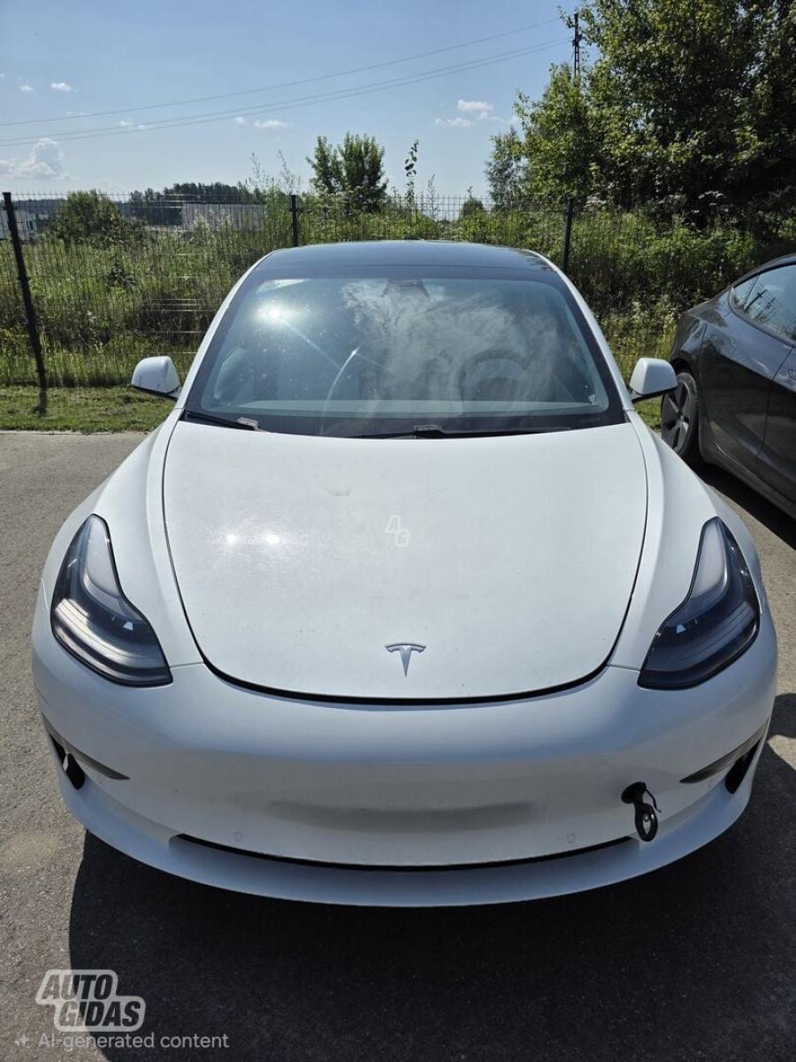 White Tesla Model 3 2021 in Vilnius, with an engine capacity of 0.00 L and mileage of 240 thousand km for 9999 €, photo 3 on AUTOMOTO.COM.LV