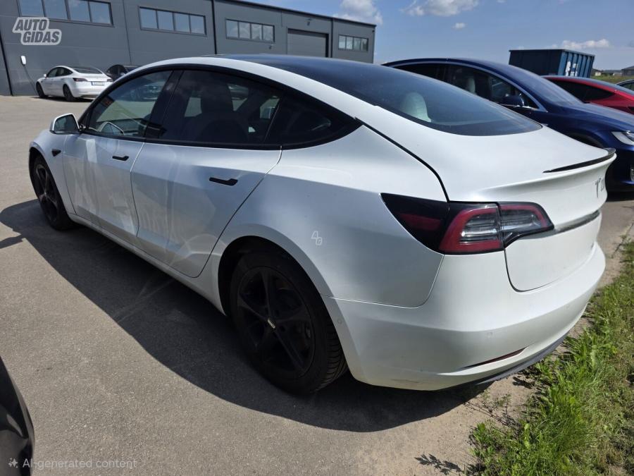 White Tesla Model 3 2021 in Vilnius, with an engine capacity of 0.00 L and mileage of 240 thousand km for 9999 €, photo 7 on AUTOMOTO.COM.LV