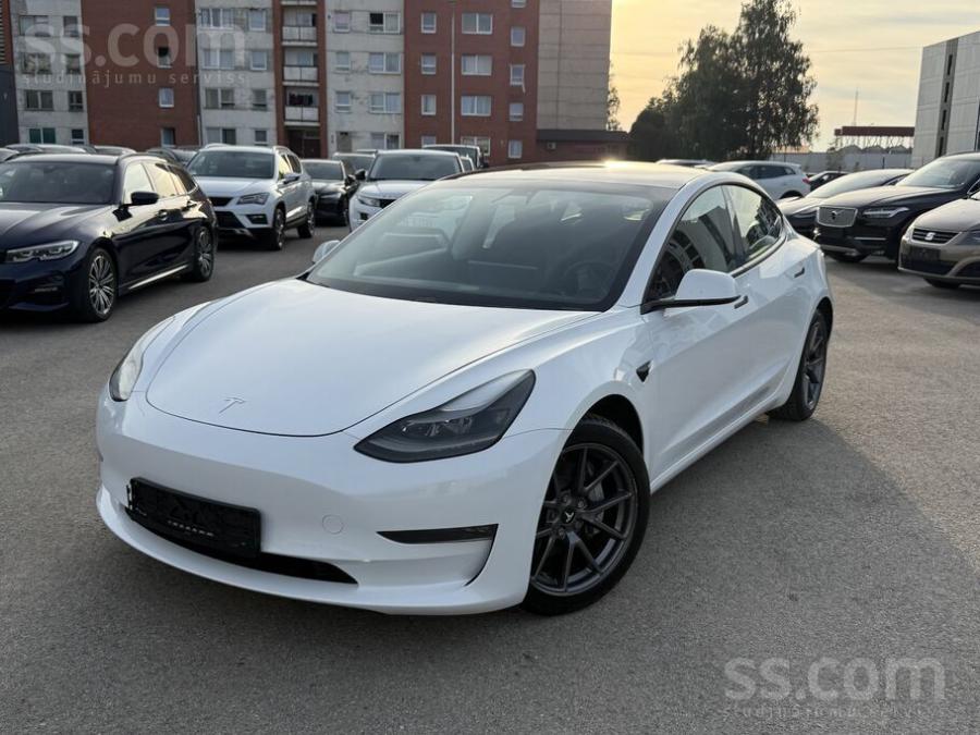 White Tesla Model 3 2021 in Jelgava, with an engine capacity of 0.00 L and mileage of 0 thousand km for 18900 €, photo 3 on AUTOMOTO.COM.LV