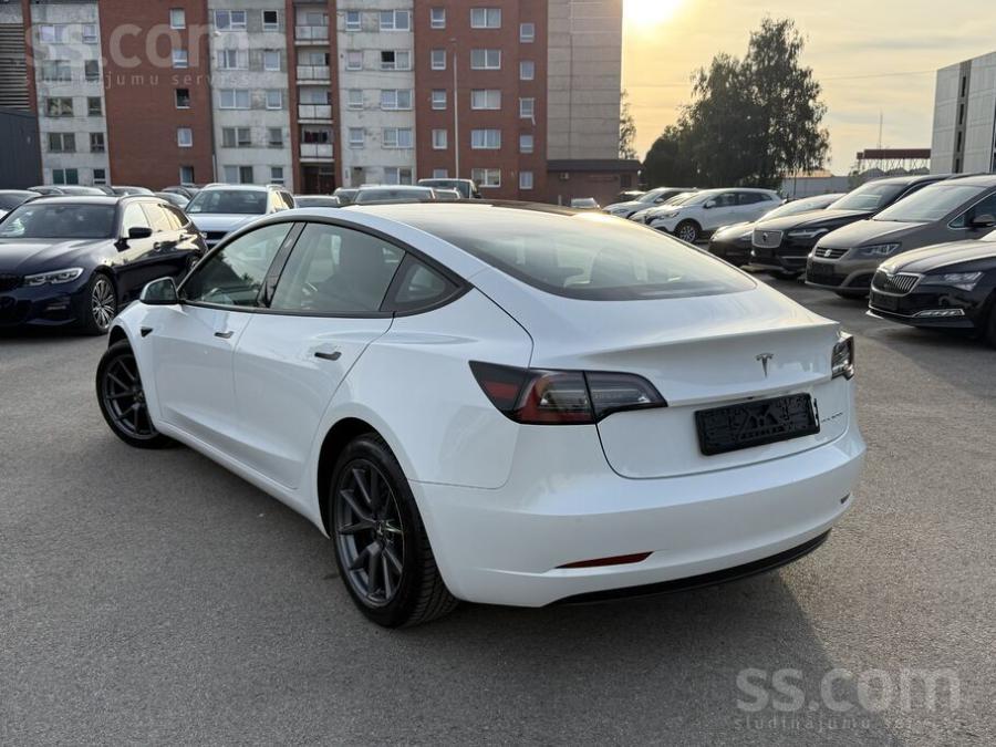 White Tesla Model 3 2021 in Jelgava, with an engine capacity of 0.00 L and mileage of 0 thousand km for 18900 €, photo 4 on AUTOMOTO.COM.LV