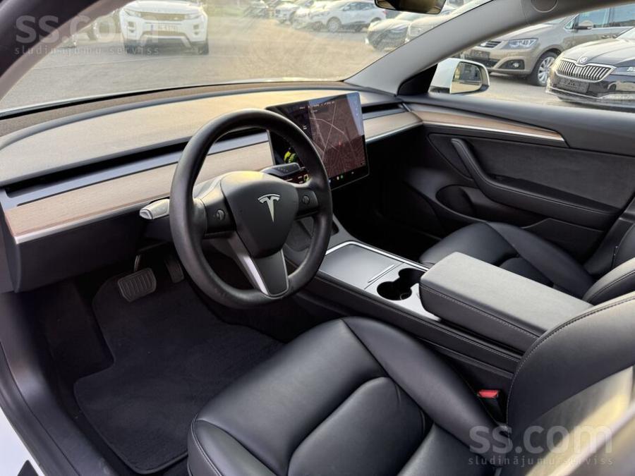 White Tesla Model 3 2021 in Jelgava, with an engine capacity of 0.00 L and mileage of 0 thousand km for 18900 €, photo 8 on AUTOMOTO.COM.LV