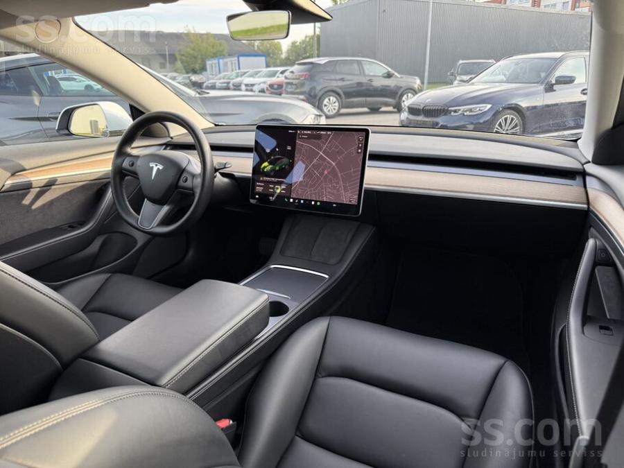 White Tesla Model 3 2021 in Jelgava, with an engine capacity of 0.00 L and mileage of 0 thousand km for 18900 €, photo 10 on AUTOMOTO.COM.LV