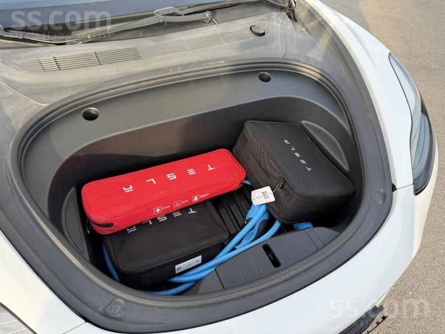 White Tesla Model 3 2021 in Jelgava, with an engine capacity of 0.00 L and mileage of 0 thousand km for 18900 €, photo 20 on AUTOMOTO.COM.LV