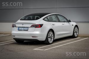 White Tesla Model 3 2021 in Riga, with an engine capacity of 0.00 L and mileage of 82 thousand km for 23990 €, photo 5 on AUTOMOTO.COM.LV