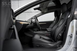 White Tesla Model 3 2021 in Riga, with an engine capacity of 0.00 L and mileage of 82 thousand km for 23990 €, photo 14 on AUTOMOTO.COM.LV