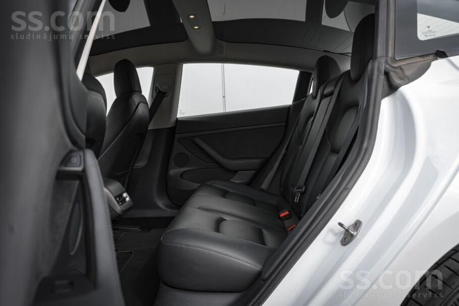 White Tesla Model 3 2021 in Riga, with an engine capacity of 0.00 L and mileage of 82 thousand km for 23990 €, photo 17 on AUTOMOTO.COM.LV