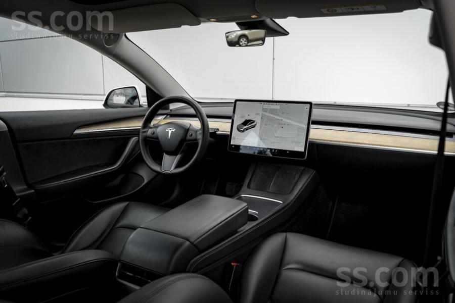 White Tesla Model 3 2021 in Riga, with an engine capacity of 0.00 L and mileage of 82 thousand km for 23990 €, photo 20 on AUTOMOTO.COM.LV