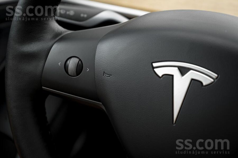 White Tesla Model 3 2021 in Riga, with an engine capacity of 0.00 L and mileage of 82 thousand km for 23990 €, photo 22 on AUTOMOTO.COM.LV
