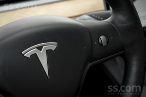 White Tesla Model 3 2021 in Riga, with an engine capacity of 0.00 L and mileage of 82 thousand km for 23990 €, photo 24 on AUTOMOTO.COM.LV