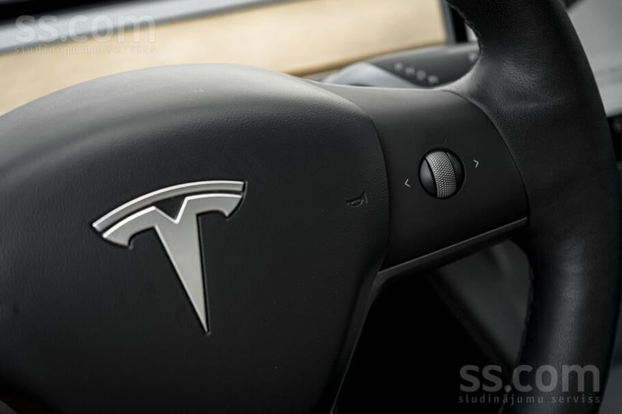White Tesla Model 3 2021 in Riga, with an engine capacity of 0.00 L and mileage of 82 thousand km for 23990 €, photo 24 on AUTOMOTO.COM.LV