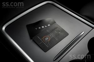 White Tesla Model 3 2021 in Riga, with an engine capacity of 0.00 L and mileage of 82 thousand km for 23990 €, photo 31 on AUTOMOTO.COM.LV