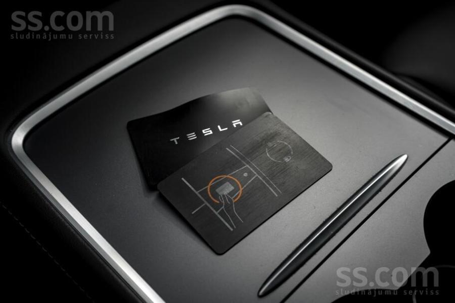 White Tesla Model 3 2021 in Riga, with an engine capacity of 0.00 L and mileage of 82 thousand km for 23990 €, photo 31 on AUTOMOTO.COM.LV