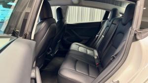 Balts Tesla Model 3 2021 Rīga, ar dzinēja tilpumu 0.00 L un nobraukumu 111 tūkst. km par 21990 €, foto 18 vietnē AUTOMOTO.COM.LV