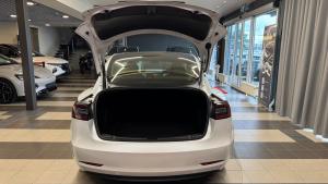 Balts Tesla Model 3 2021 Rīga, ar dzinēja tilpumu 0.00 L un nobraukumu 111 tūkst. km par 21990 €, foto 19 vietnē AUTOMOTO.COM.LV