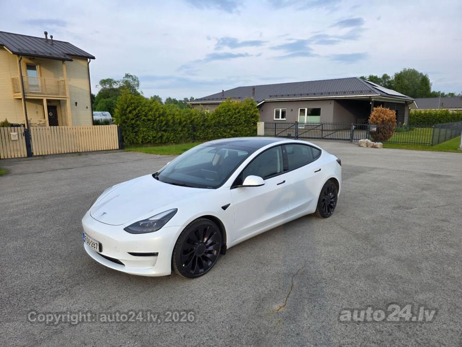 Balts Tesla Model 3 2021 Tallina, ar dzinēja tilpumu 0.00 L un nobraukumu 108 tūkst. km par 31400 €, foto 1 vietnē AUTOMOTO.COM.LV