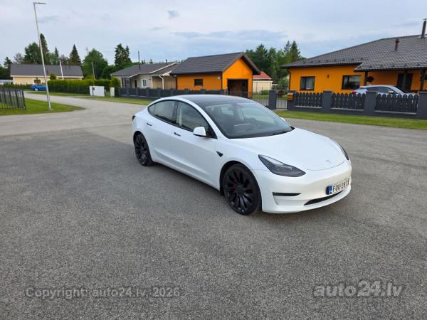 White Tesla Model 3 2021 in Tallinn, with an engine capacity of 0.00 L and mileage of 108 thousand km for 31400 €, photo 2 on AUTOMOTO.COM.LV