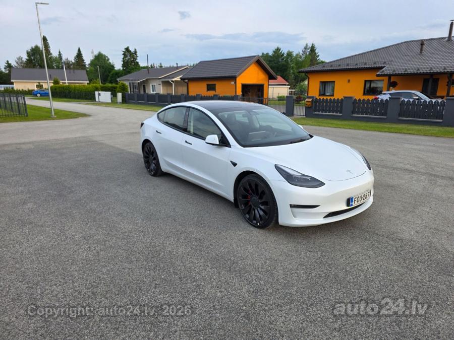 Balts Tesla Model 3 2021 Tallina, ar dzinēja tilpumu 0.00 L un nobraukumu 108 tūkst. km par 31400 €, foto 3 vietnē AUTOMOTO.COM.LV