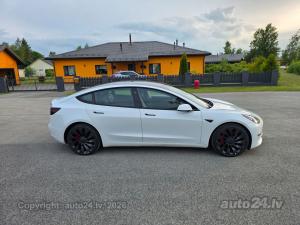 Balts Tesla Model 3 2021 Tallina, ar dzinēja tilpumu 0.00 L un nobraukumu 108 tūkst. km par 31400 €, foto 4 vietnē AUTOMOTO.COM.LV