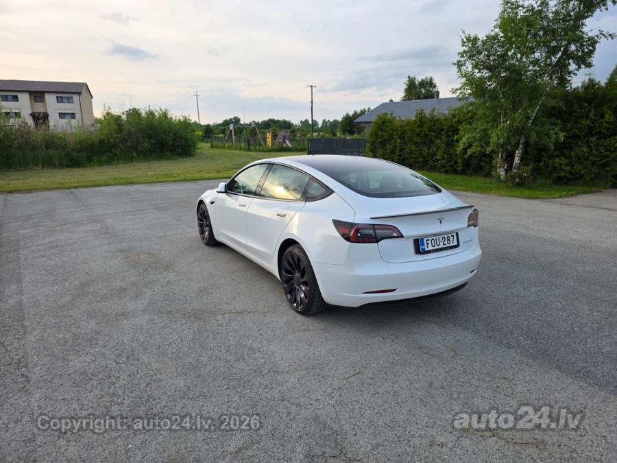 Balts Tesla Model 3 2021 Tallina, ar dzinēja tilpumu 0.00 L un nobraukumu 108 tūkst. km par 31400 €, foto 5 vietnē AUTOMOTO.COM.LV