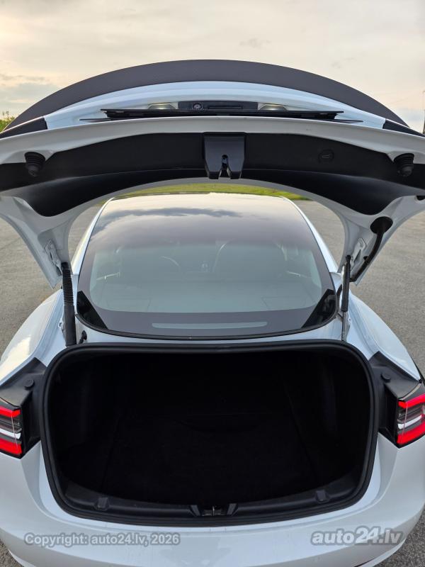 White Tesla Model 3 2021 in Tallinn, with an engine capacity of 0.00 L and mileage of 108 thousand km for 31400 €, photo 5 on AUTOMOTO.COM.LV