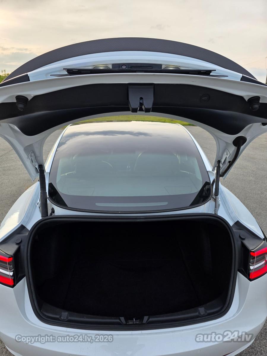 Balts Tesla Model 3 2021 Tallina, ar dzinēja tilpumu 0.00 L un nobraukumu 108 tūkst. km par 31400 €, foto 6 vietnē AUTOMOTO.COM.LV