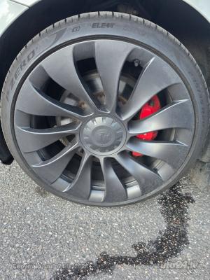 Balts Tesla Model 3 2021 Tallina, ar dzinēja tilpumu 0.00 L un nobraukumu 108 tūkst. km par 31400 €, foto 8 vietnē AUTOMOTO.COM.LV