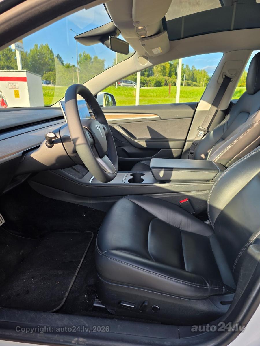 Balts Tesla Model 3 2021 Tallina, ar dzinēja tilpumu 0.00 L un nobraukumu 108 tūkst. km par 31400 €, foto 10 vietnē AUTOMOTO.COM.LV