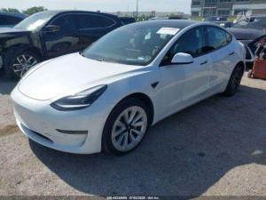 Balts Tesla Model 3 2021 Klaipėda, ar dzinēja tilpumu 0.00 L un nobraukumu 136 tūkst. km par 9000 €, foto 3 vietnē AUTOMOTO.COM.LV