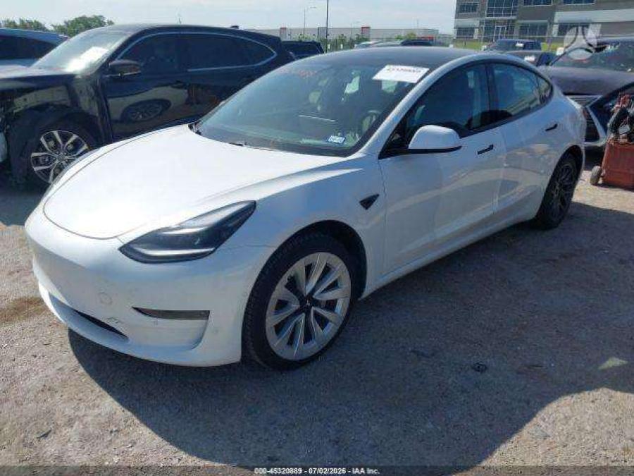 Balts Tesla Model 3 2021 Klaipėda, ar dzinēja tilpumu 0.00 L un nobraukumu 136 tūkst. km par 9000 €, foto 3 vietnē AUTOMOTO.COM.LV