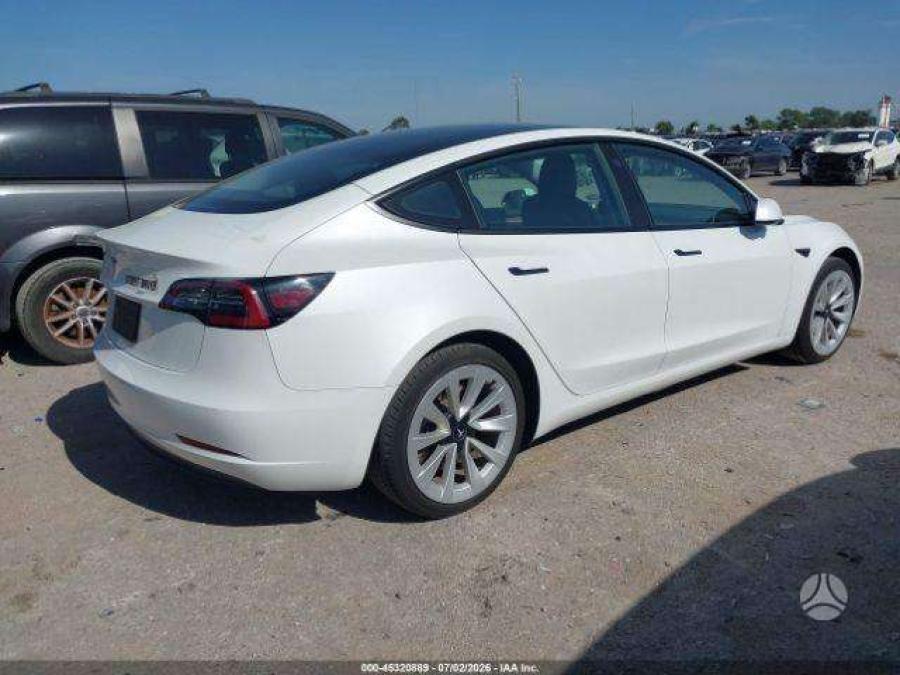 Balts Tesla Model 3 2021 Klaipėda, ar dzinēja tilpumu 0.00 L un nobraukumu 136 tūkst. km par 9000 €, foto 5 vietnē AUTOMOTO.COM.LV