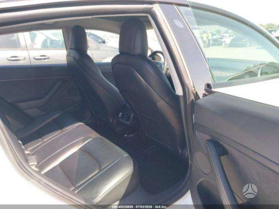 Balts Tesla Model 3 2021 Klaipėda, ar dzinēja tilpumu 0.00 L un nobraukumu 136 tūkst. km par 9000 €, foto 9 vietnē AUTOMOTO.COM.LV