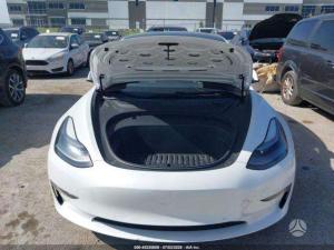 Balts Tesla Model 3 2021 Klaipėda, ar dzinēja tilpumu 0.00 L un nobraukumu 136 tūkst. km par 9000 €, foto 11 vietnē AUTOMOTO.COM.LV