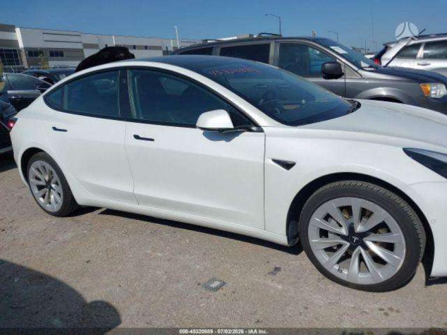 Balts Tesla Model 3 2021 Klaipėda, ar dzinēja tilpumu 0.00 L un nobraukumu 136 tūkst. km par 9000 €, foto 14 vietnē AUTOMOTO.COM.LV