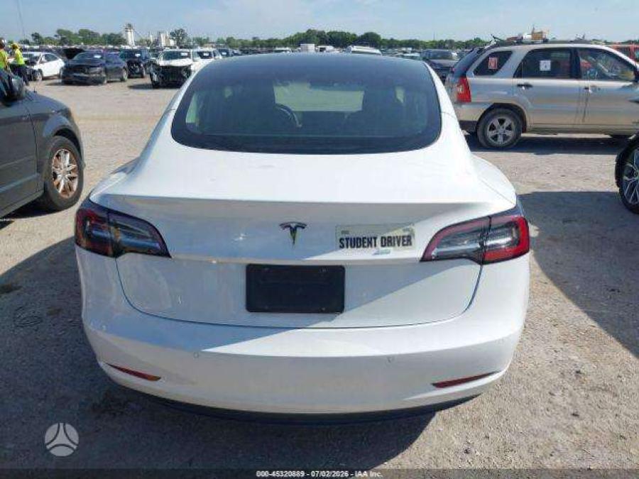 Balts Tesla Model 3 2021 Klaipėda, ar dzinēja tilpumu 0.00 L un nobraukumu 136 tūkst. km par 9000 €, foto 17 vietnē AUTOMOTO.COM.LV