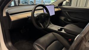 Balts Tesla Model 3 2021 Mārupe, ar dzinēja tilpumu 0.00 L un nobraukumu 111 tūkst. km par 21990 €, foto 6 vietnē AUTOMOTO.COM.LV