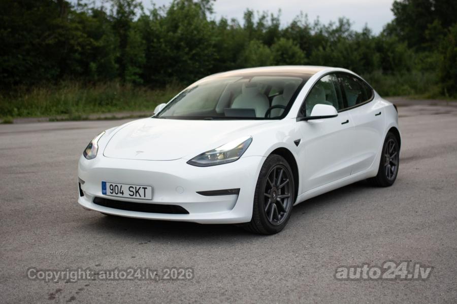White Tesla Model 3 2021 in Parnu, with an engine capacity of 0.00 L and mileage of 101 thousand km for 25990 €, photo 1 on AUTOMOTO.COM.LV