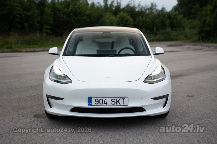 White Tesla Model 3 2021 in Parnu, with an engine capacity of 0.00 L and mileage of 101 thousand km for 25990 €, photo 3 on AUTOMOTO.COM.LV