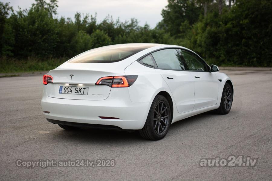 White Tesla Model 3 2021 in Parnu, with an engine capacity of 0.00 L and mileage of 101 thousand km for 25990 €, photo 7 on AUTOMOTO.COM.LV