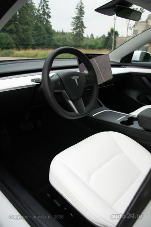 White Tesla Model 3 2021 in Parnu, with an engine capacity of 0.00 L and mileage of 101 thousand km for 25990 €, photo 11 on AUTOMOTO.COM.LV
