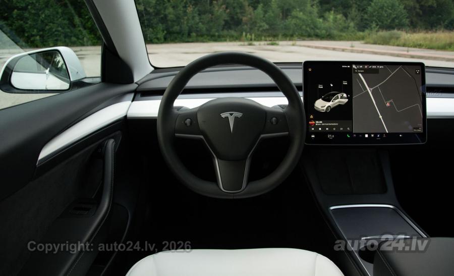 White Tesla Model 3 2021 in Parnu, with an engine capacity of 0.00 L and mileage of 101 thousand km for 25990 €, photo 12 on AUTOMOTO.COM.LV